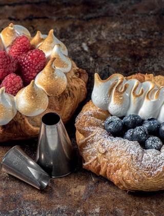 Meringue Vanilla Crown Recipe