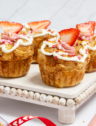 Red Velvet Cheesecake Duffin Recipe | A Unique Bakery Favorite