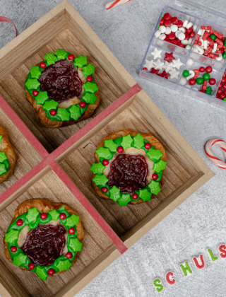 Mini Raspberry Crown Wreaths Recipe